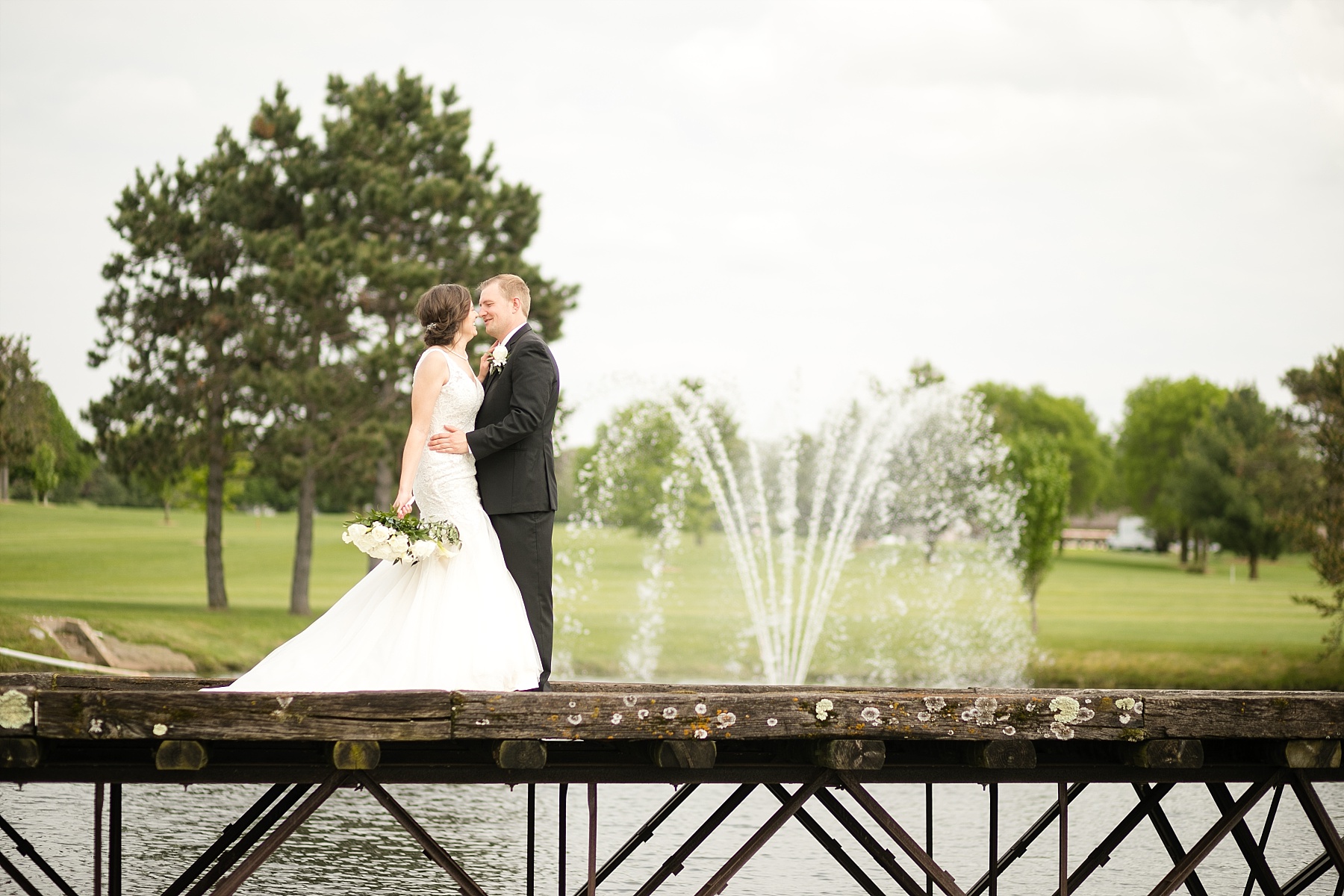 Emily & Ross' Hickory Hills Golf Course Wedding in Eau Claire - Christy ...